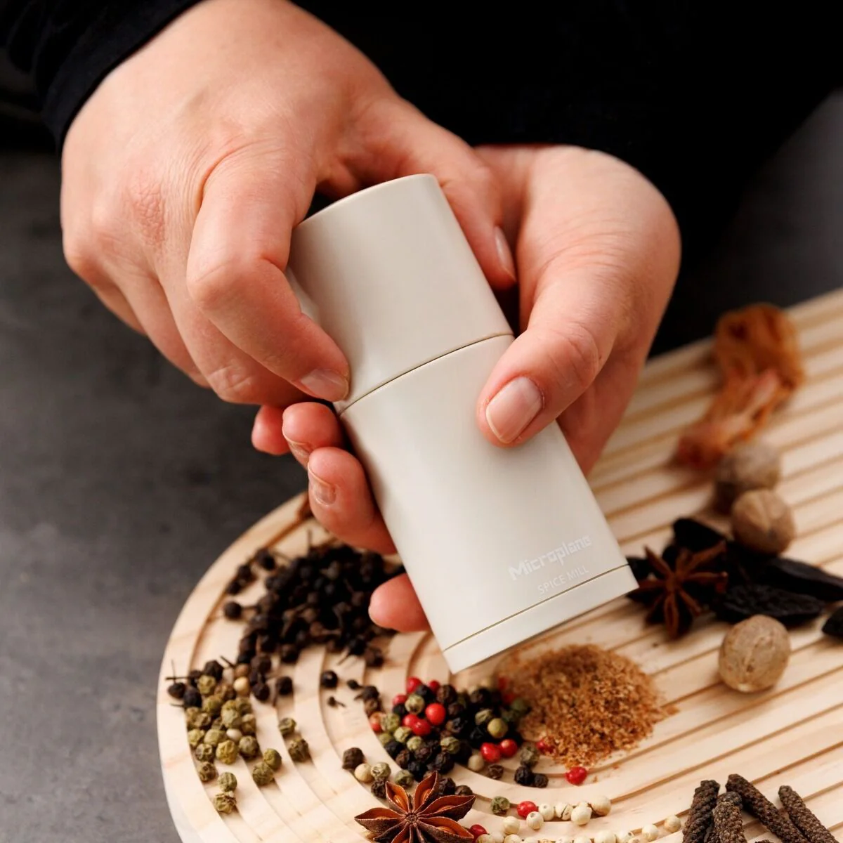 Ontdek de Microplane Spice Mill: stijlvol en krachtig voor kruiden als ...
